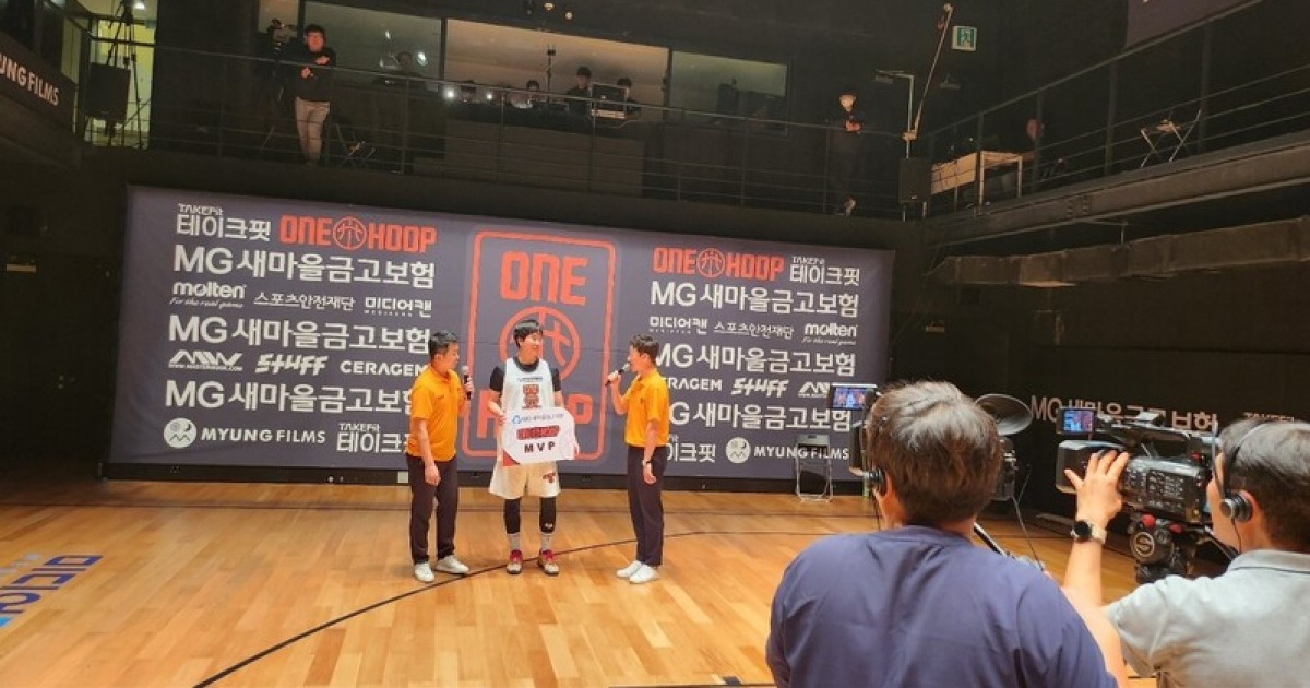 [ONE HOOP 리그] 대학 선수 출신 첫 MVP 제이크루 ‘이강호’