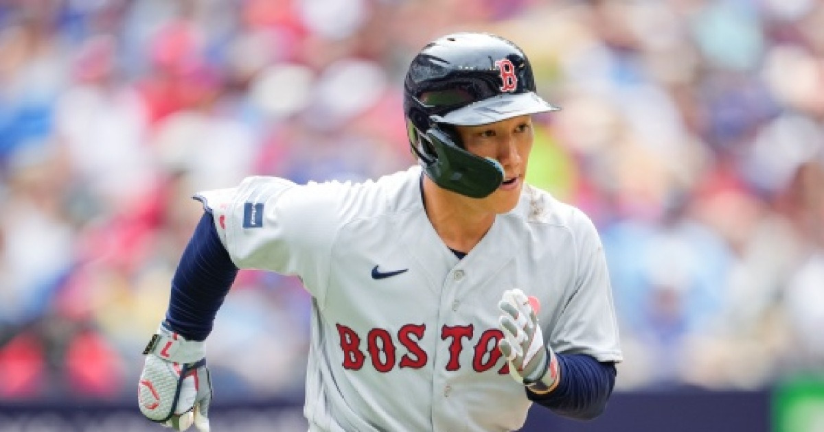 164km 강속구에 정강이 강타당한 'WBC 타점왕' 한숨 돌렸다…골절상은 피했다