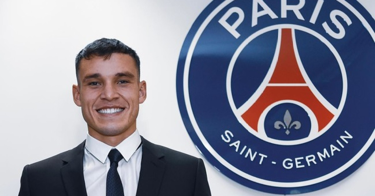 [오피셜] PSG 3호 영입 발표, 우루과이 MF 우가르테 합류...2028년까지 '5년 계약'