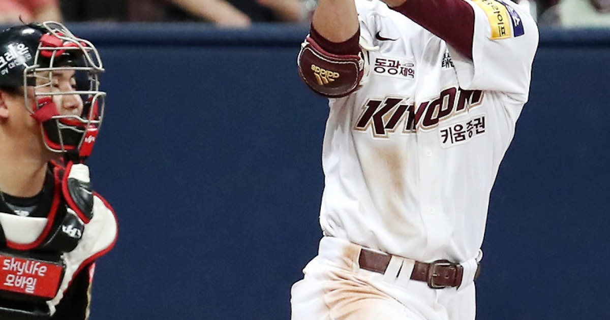 이정후 'KBO 최연소 7시즌 연속 100안타 기록 달성'