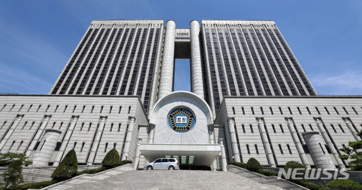 'KT 일감 몰아주기' KDFS 대표 영장심사 출석…묵묵부답