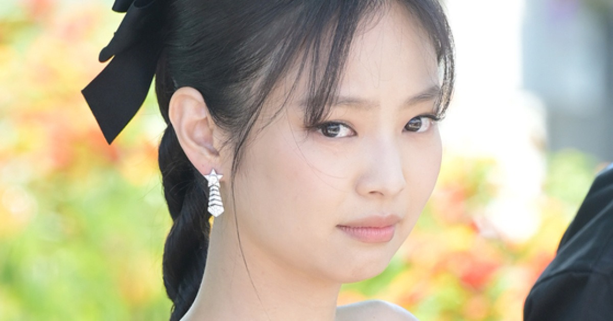 블랙핑크 제니 "내 몸 통제하는 법 몰랐다"…무성의 퍼포먼스 논란 해명