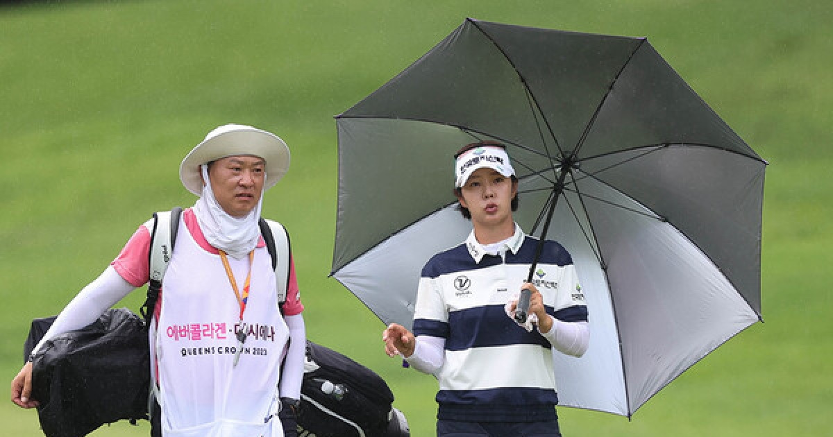 54홀 노보기 선두 박지영, 시즌 2번째 우승에 성큼 [KLPGA 에버콜라겐·더시에나 퀸즈크라운]