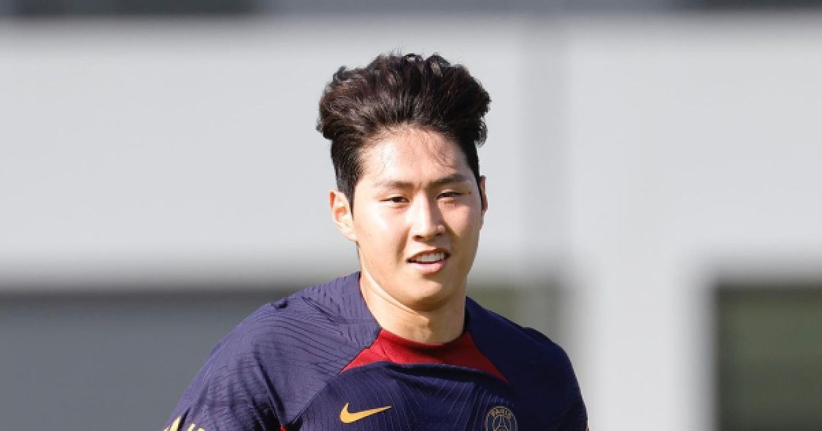 ‘이강인 다행이다’ PSG, 2명 내준다 해도 ‘월클 MF’ 못 품었다