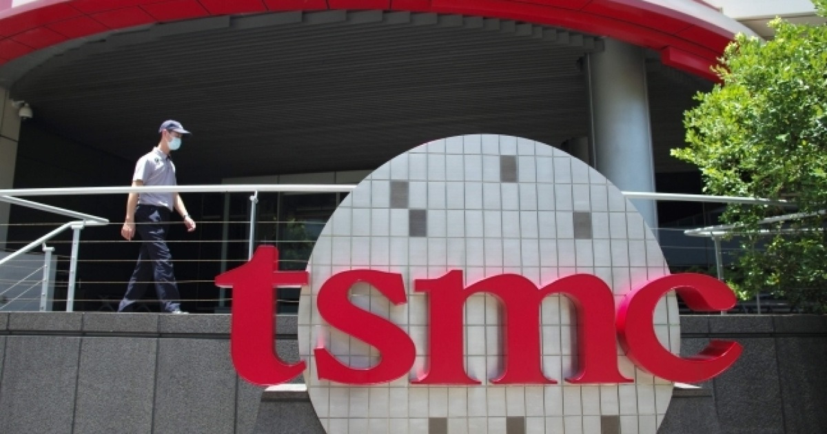 美 공장 가동 1년 늦추겠다는 TSMC…속앓이는 애플이?
