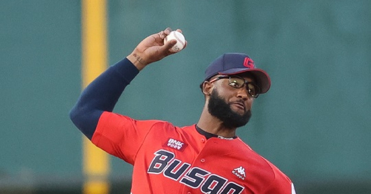 "내가 잡아서 좋았다" 수비 자신감 뿜뿜…'KBO 레전드'도 감탄, ML 6시즌 뛴 이유 있었네