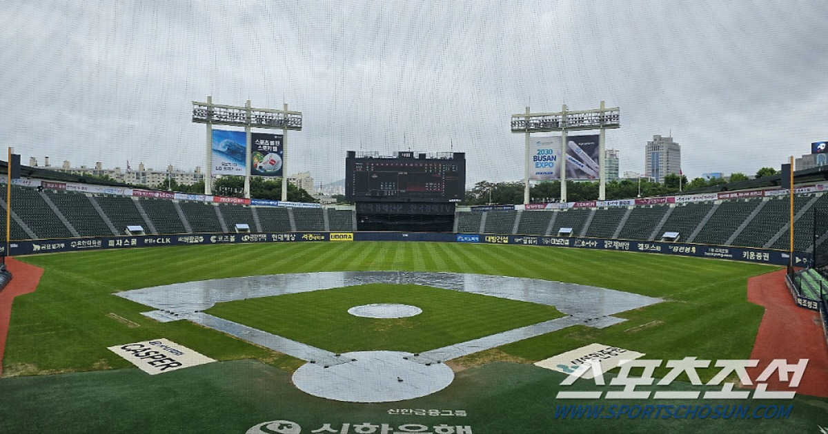 결국 'X'표시가 나왔다. SSG-LG 1,2위 대전 이틀 연속 우천취소. 광주, 대전도 취소[잠실 현장]
