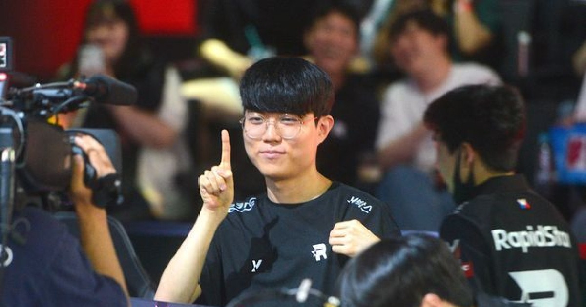 ‘지는 법 잊은 롤러코스터’…KT, 파죽지세 13연승 PO 2R 직행(종합) [LCK]