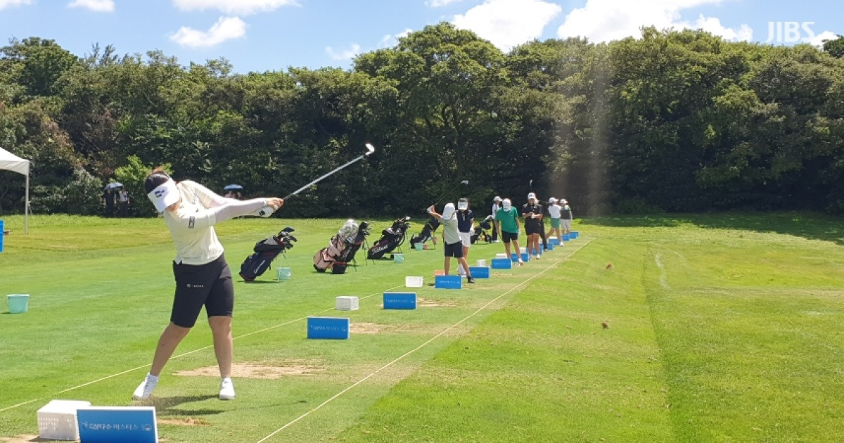 KLPGA 삼다수 마스터스 D-1.. '제주 출신도 우승컵 정조준'