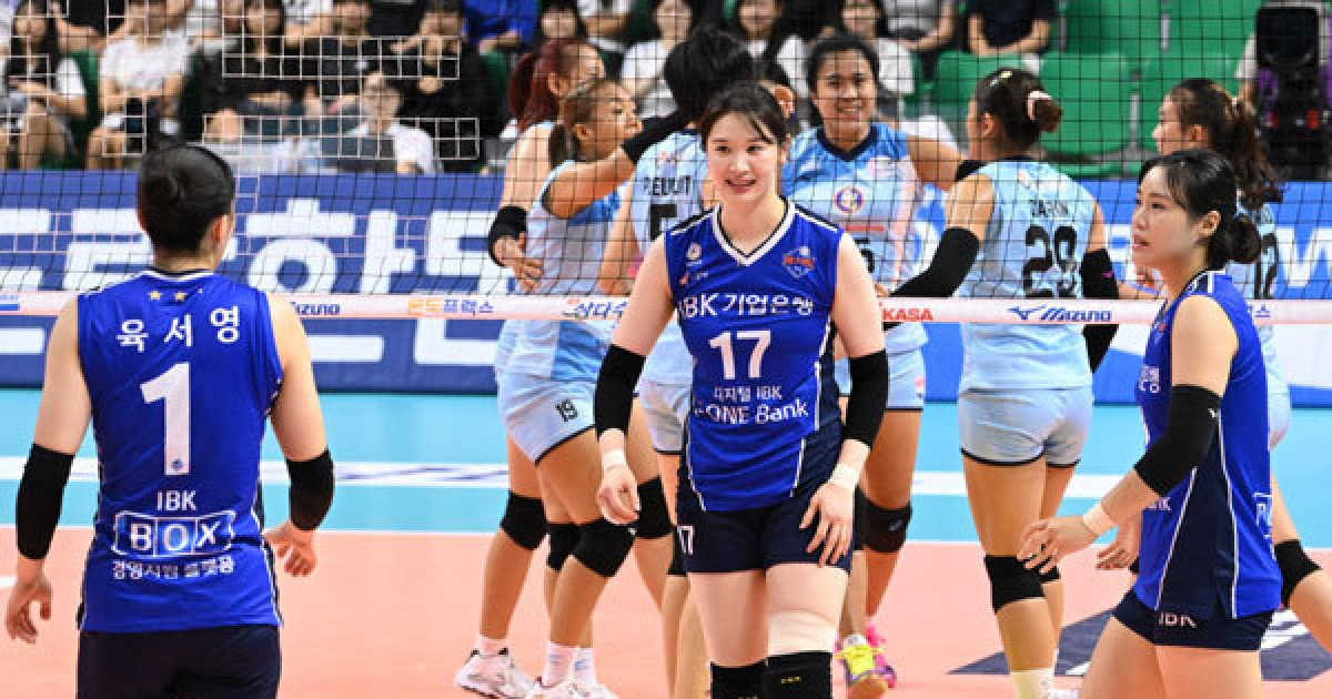 "올해도 KOVO컵 일찍 마치는가 했는데…” 김호철 감독의 IBK, 슈프림에 2-3 패했지만, 조 1위로 준결승 진출