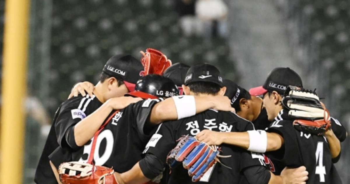 '뜨거운 야구 열기' KBO 500만 관중 임박…TV중계 시청률도 상승 [공식발표]
