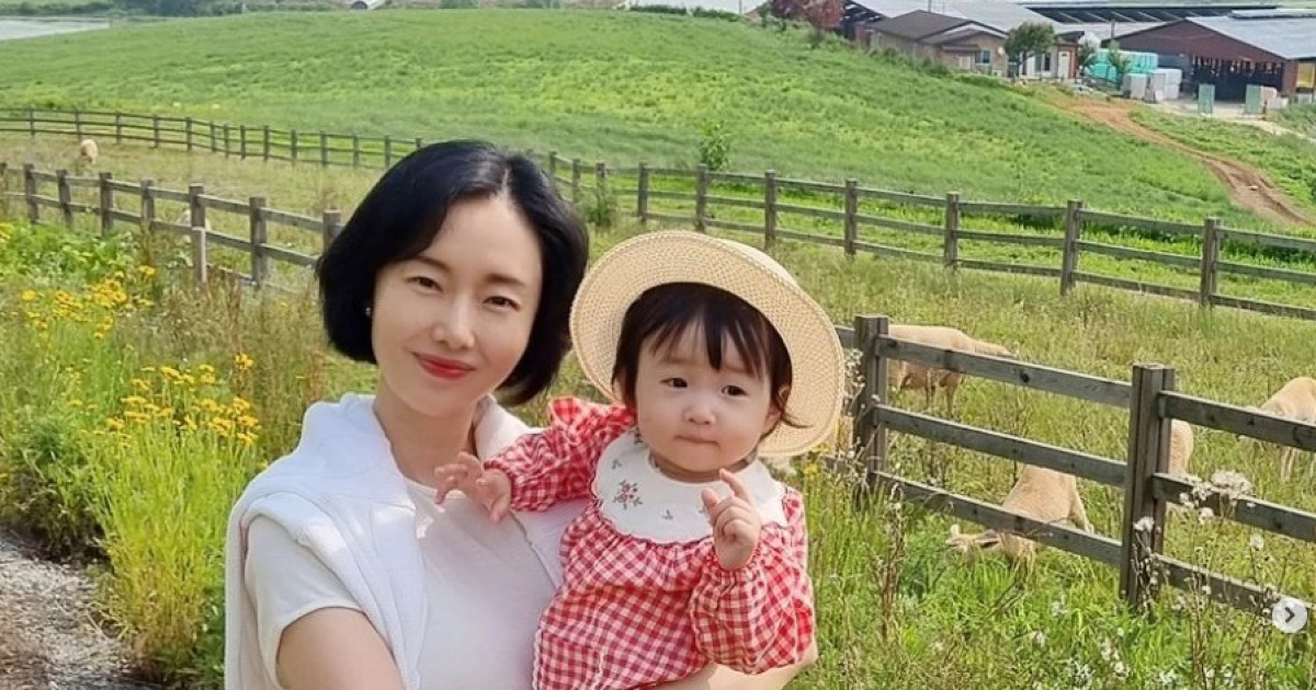 이정현 12개월 딸 서아 최초 공개 그 후 까꿍 인사드려요 [n샷]