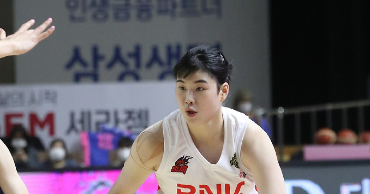 '이소희+김지은 37점 합작' 여자농구 BNK, 이란 대표팀에 43점차 대승