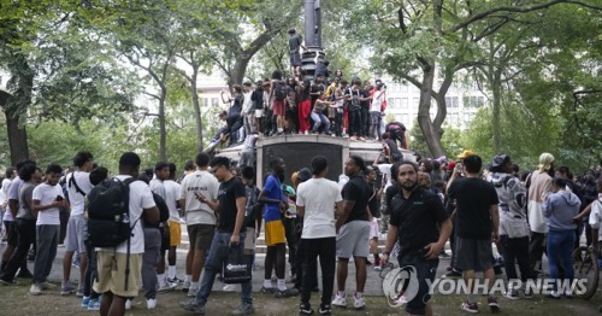Union Square Crowd