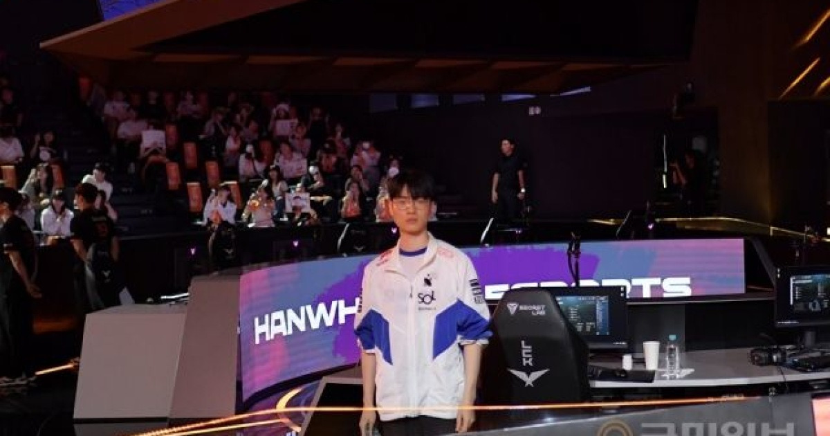 [포토] LCK PO, 팬석 바라보는 ‘라스칼’ 김광희