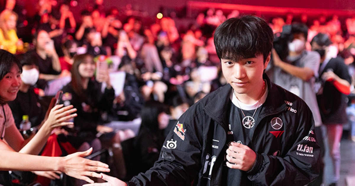 [LCK] T1, DK 상대로 PO 1R 1세트 승리