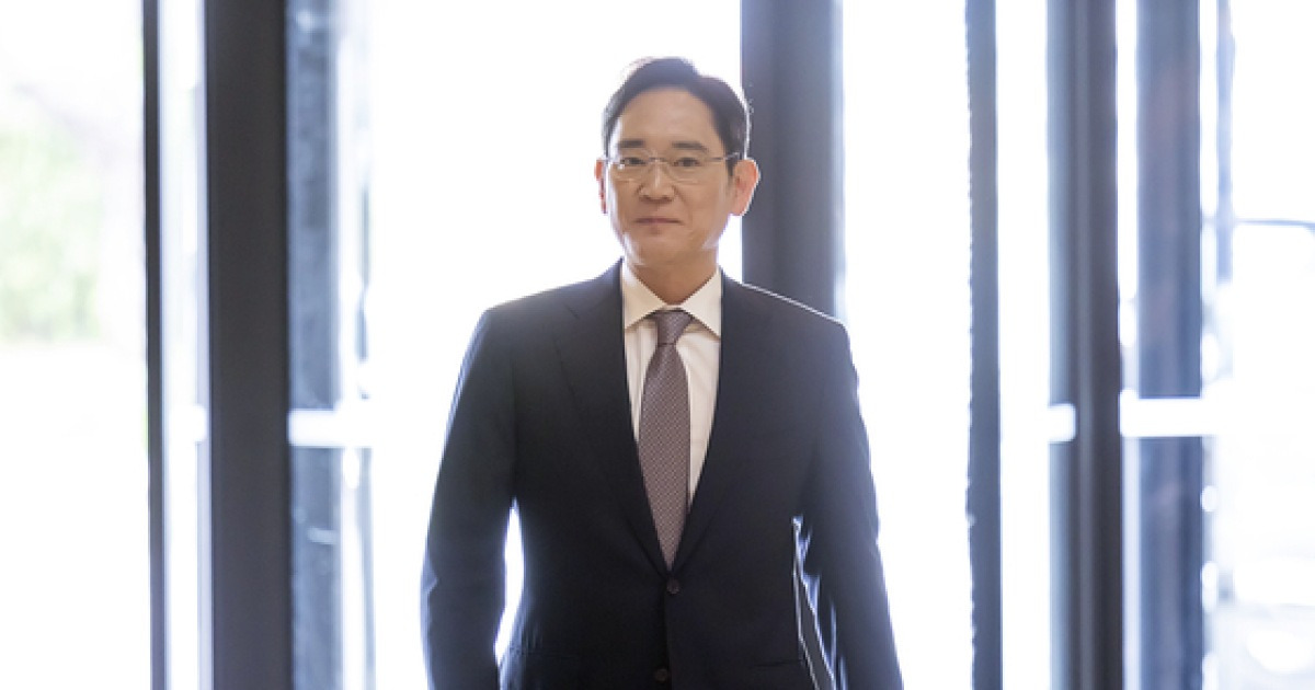 Samsung Chairman Lee visits Germany, stirs expectations