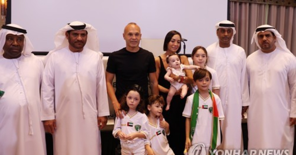 UAE SOCCER INIESTA EMIRATES CLUB