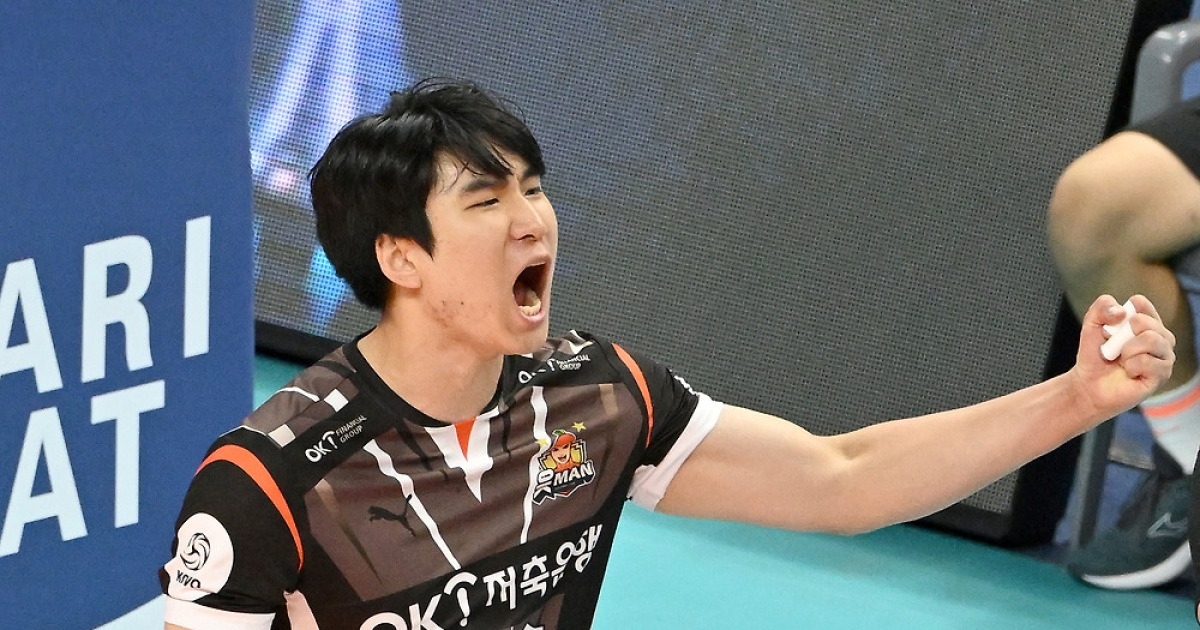 '신호진 25점' OK금융, 우리카드에 풀세트 끝 승리…KOVO컵 4강 진출