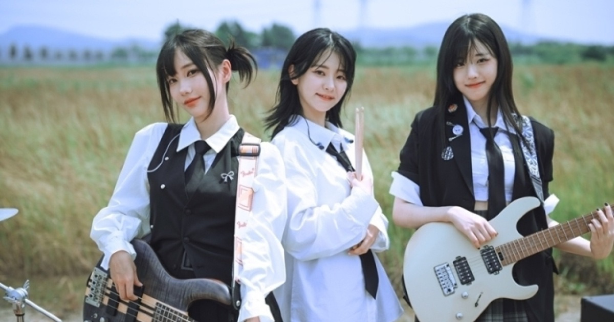 김계란 제작 걸밴드 QWER, 쵸단·마젠타·냥뇽녕냥 이은 마지막 멤버는?