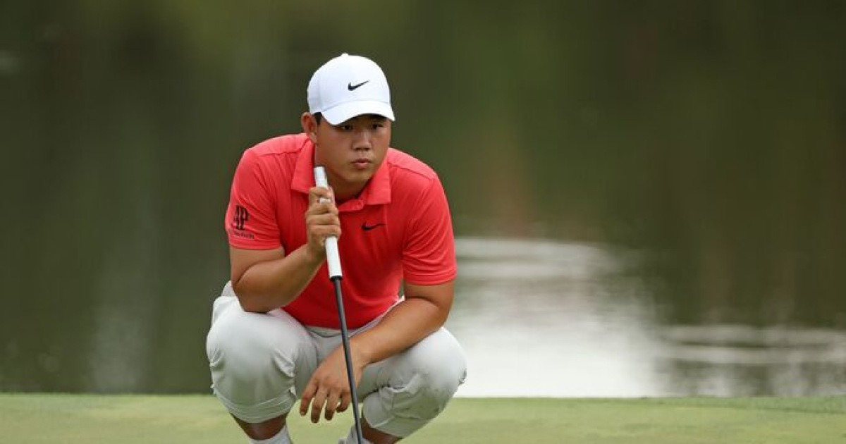 ‘부상 투혼’ 김주형, PGA 2022∼2023시즌 PO 1차전 단독 2위