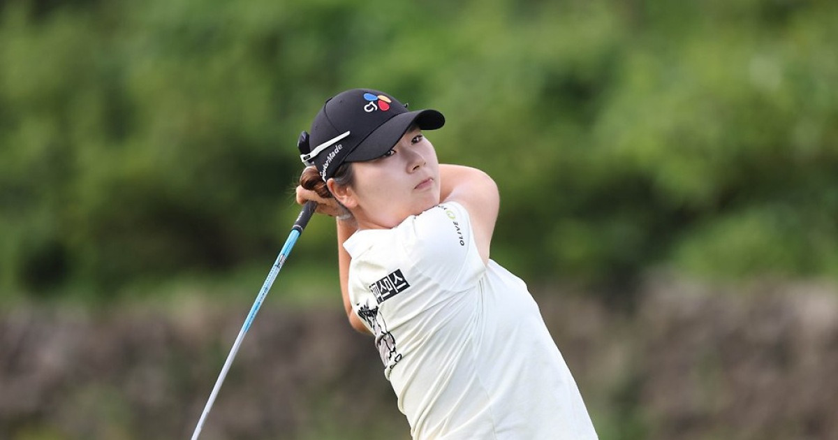 티샷하는 홍정민