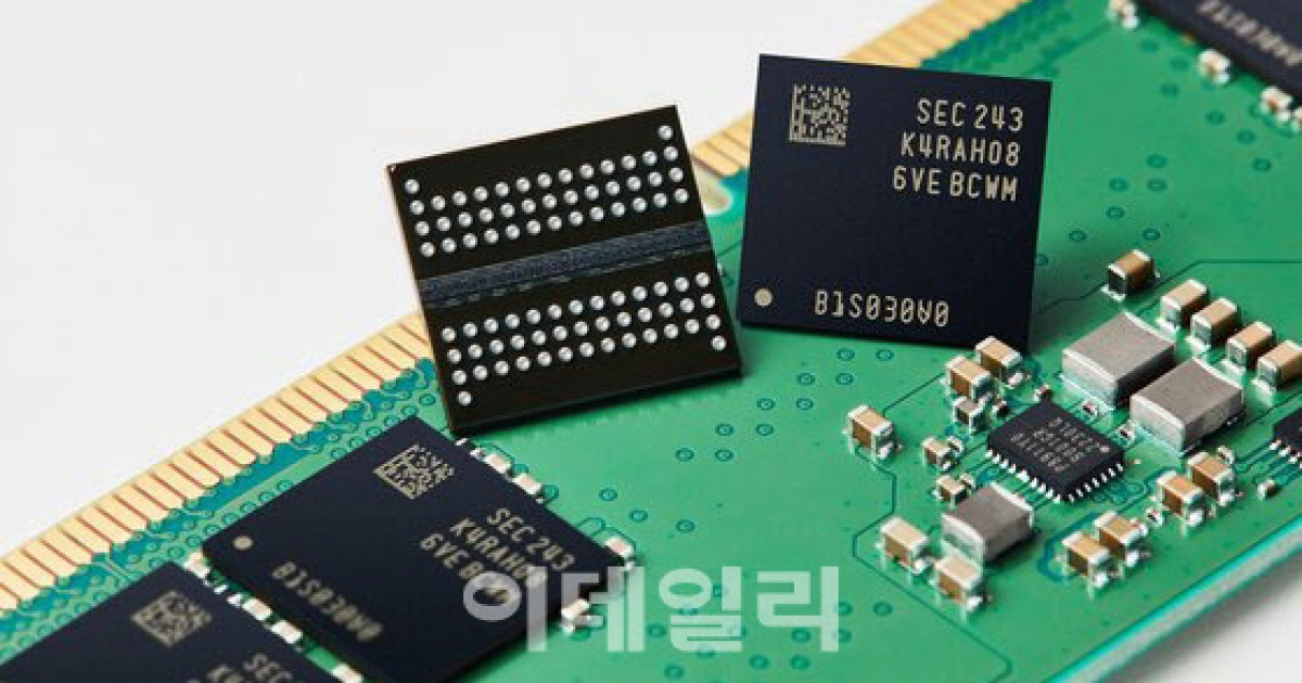 "올 하반기 D램 세대교체 본격화"…DDR5·HBM에 힘주는 삼성·SK