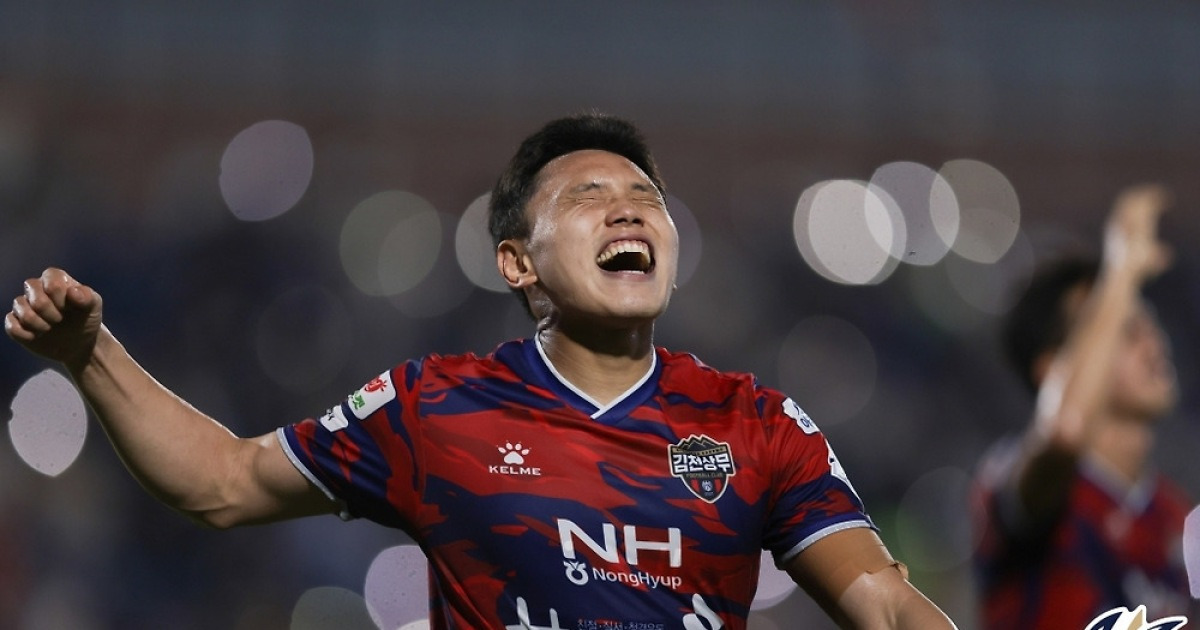 [K리그2 26R] ‘조영욱 12호골’ 김천, 서울이랜드에 4-0 완승… 홈 6연승+선두 유지