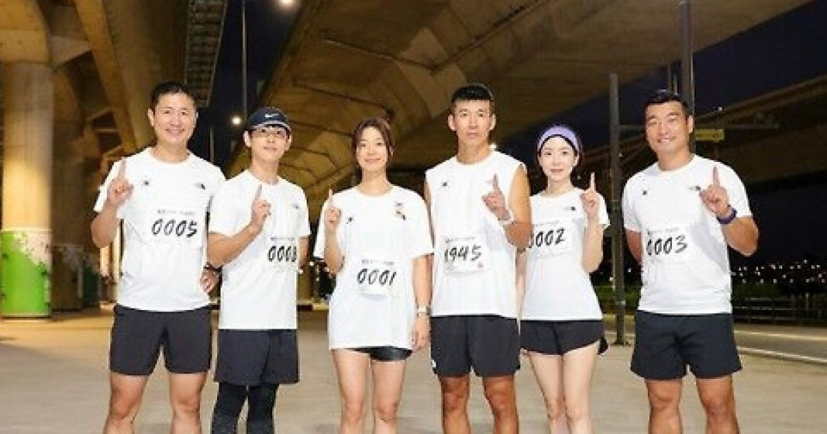 션, 8.15 광복절 기념 81.5km 완주 성공…15억 원 기부금 조성