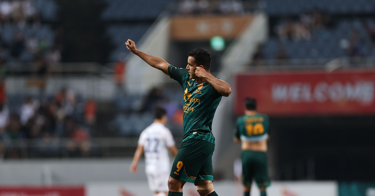 K리그 26R MVP 유리 조나탄의 발끝, 수원 삼성으로 향한다