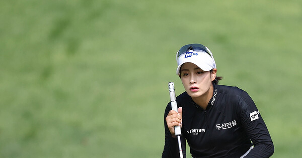 신중하게 그린을 살피는 박결 [KLPGA 하이원리조트]