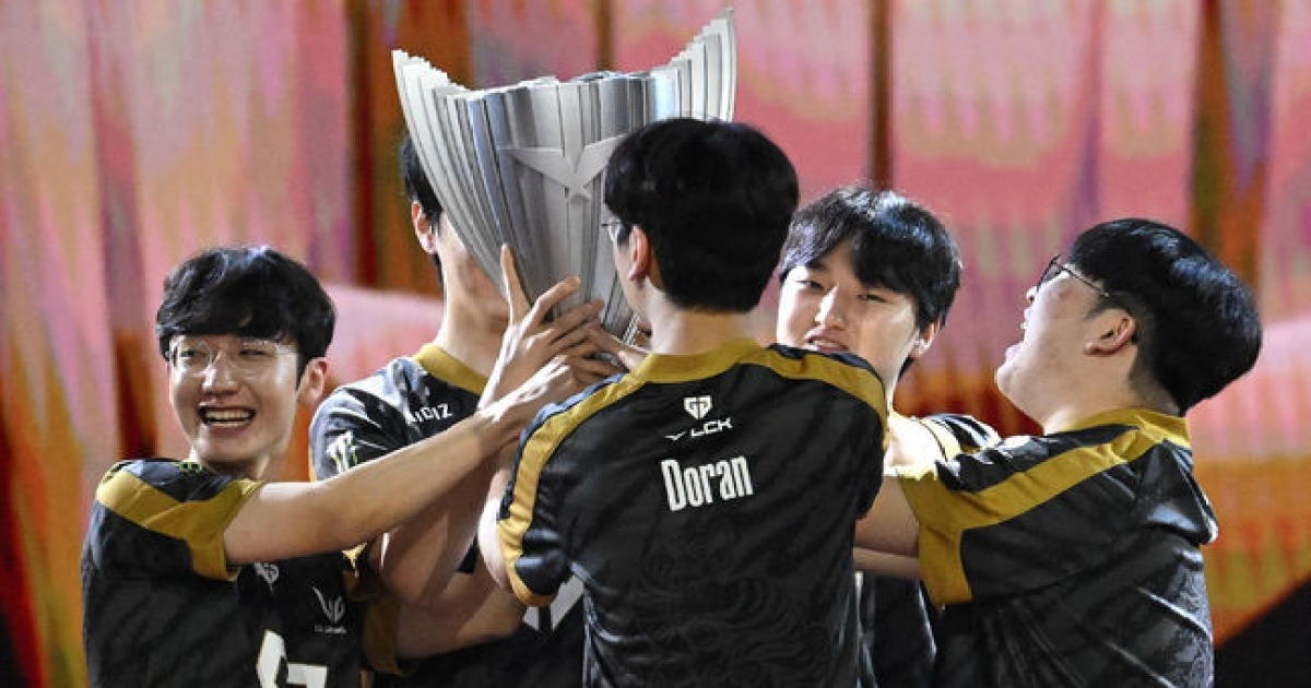 ‘디펜딩 챔프’ 젠지, 라이벌 T1 꺾고 V4 우승…역대 세 번째 ’쓰리핏’ 달성(종합) [LCK]