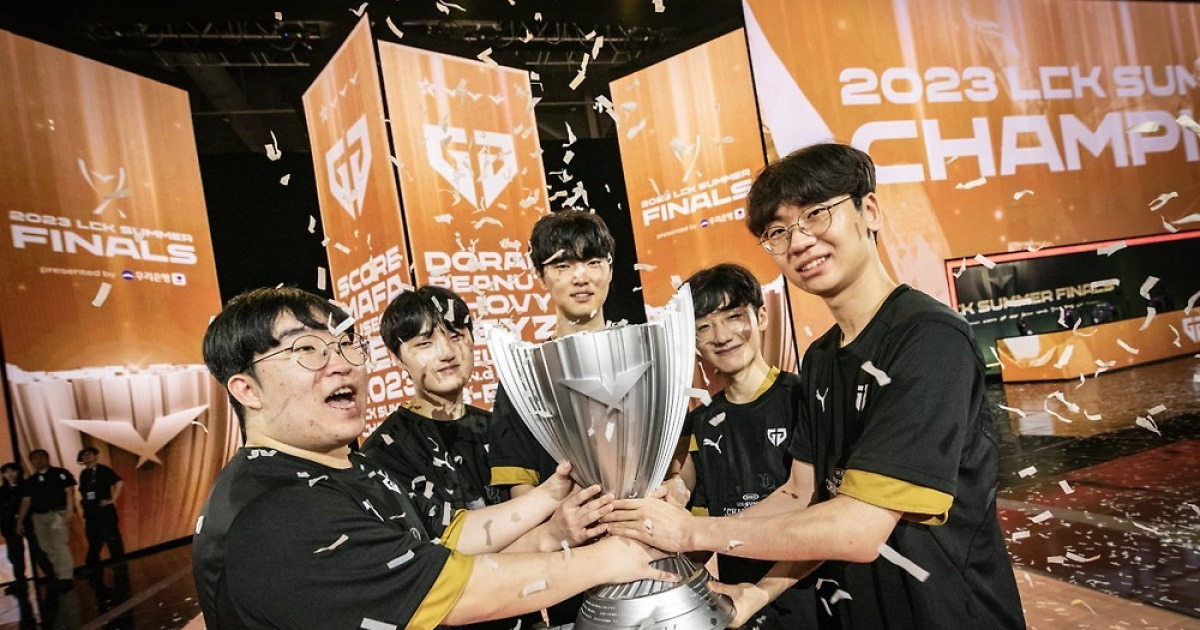 젠지 ‘LCK 3연패’…새로운 왕조 구축 [김명근 기자의 게임월드]