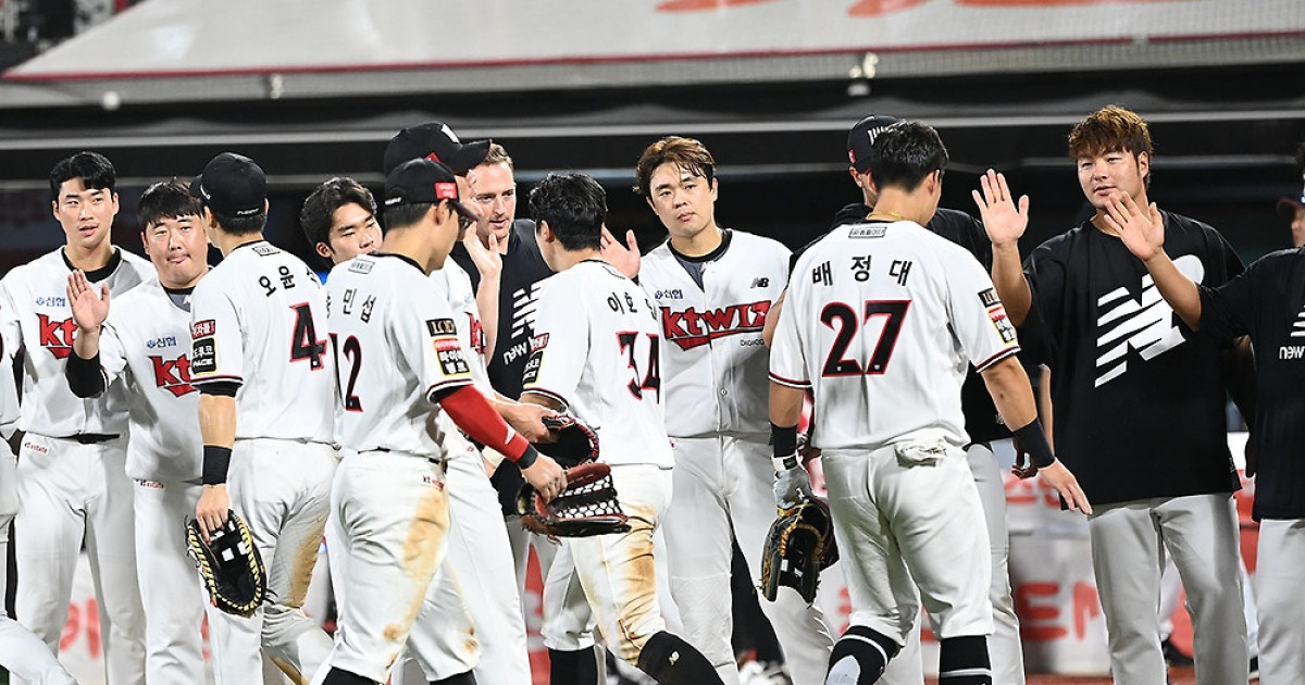 KT 'KIA에 8:4 승리'[포토]