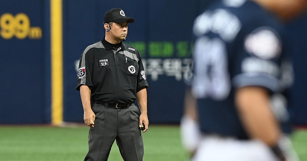 KBO, 24일 두산-키움전서 '심판 무선 인터컴' 시범 운영…"즉각적인 커뮤니케이션 기대"