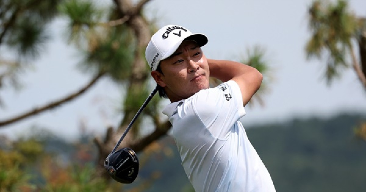 전가람, KPGA 군산CC 오픈 3R 단독 선두…4년만에 우승 도전