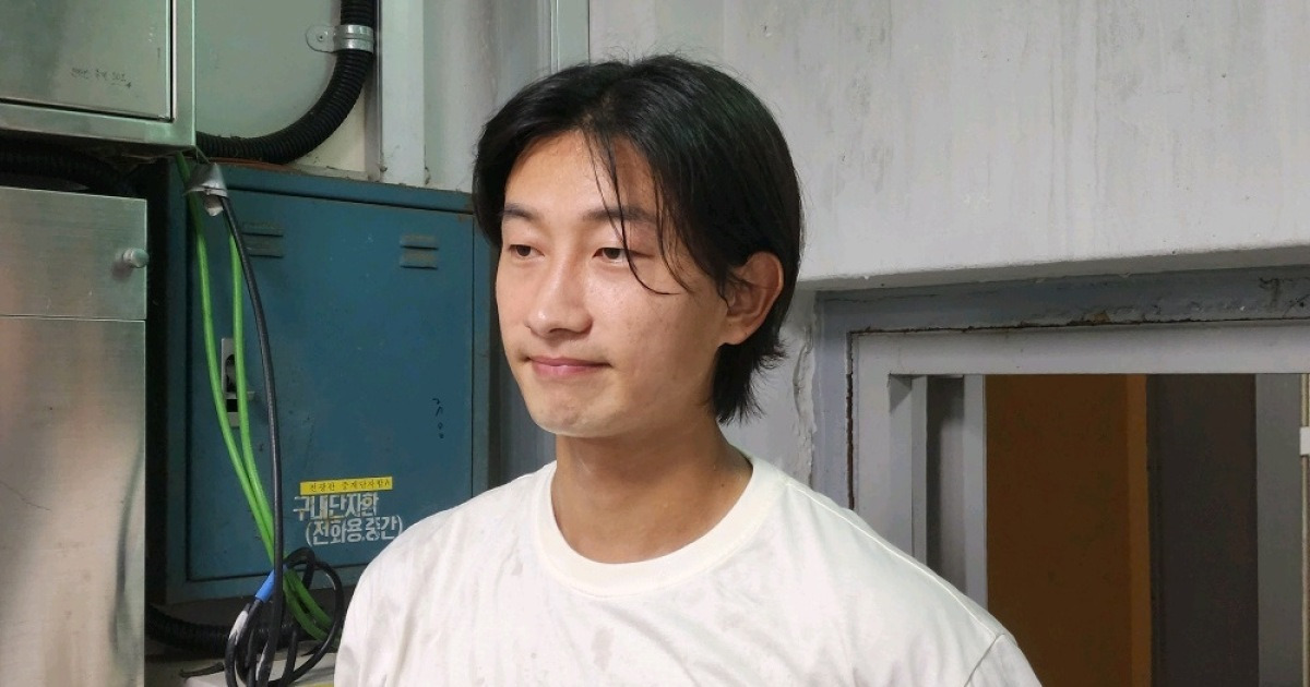 '192cm FW' 김현, 경기 중 '싱크홀' 밟아 발목에 충격…"무릎 정도로 깊었어" [현장인터뷰]