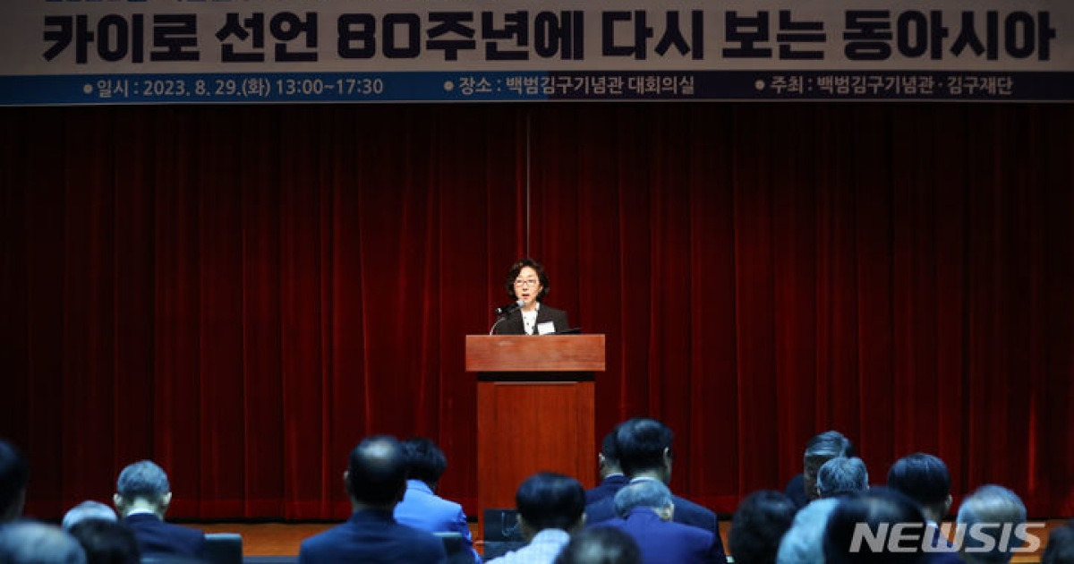 개회사하는 김구 선생의 손녀 김미 백범김구기념관 관장