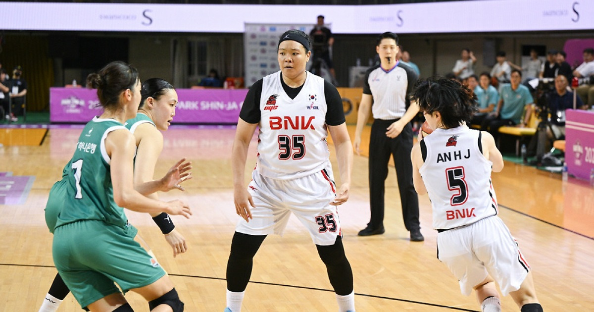 [현장분석] 혈투 끝 BNK, 하나원큐 58대55 제압. BNK는 성장했고, 하나원큐는 무너지지 않았다