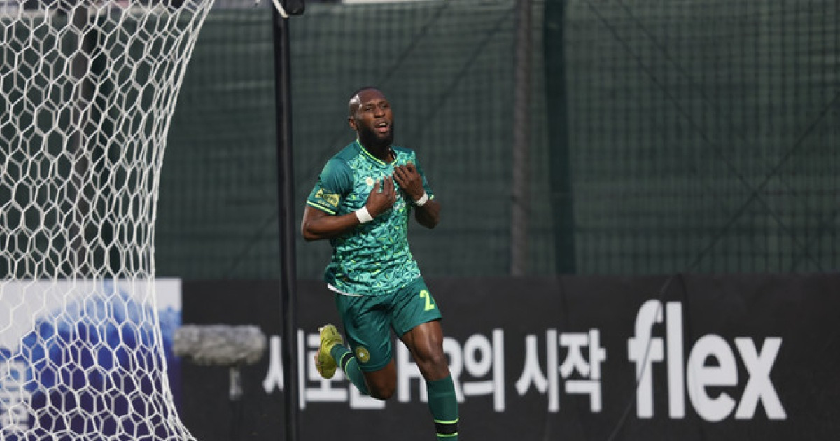 '16분 만에 해트트릭' 김포 루이스, K리그2 29R MVP 선정