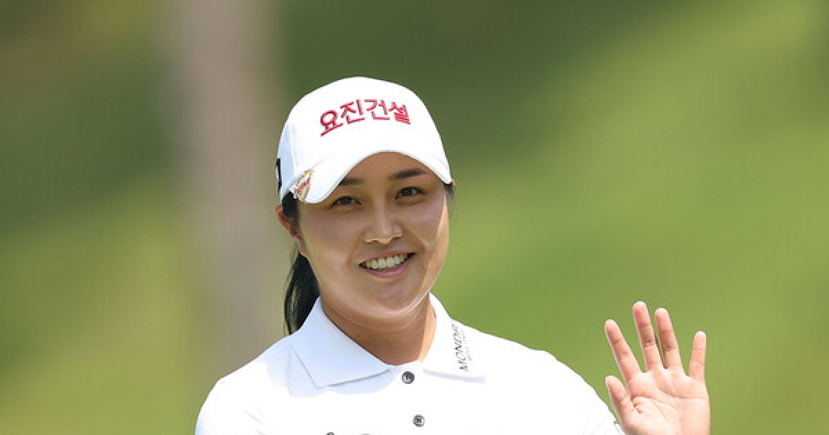 KLPGA 정규투어 10년차 서연정, 첫 우승에 성큼 [KG 레이디스오픈]