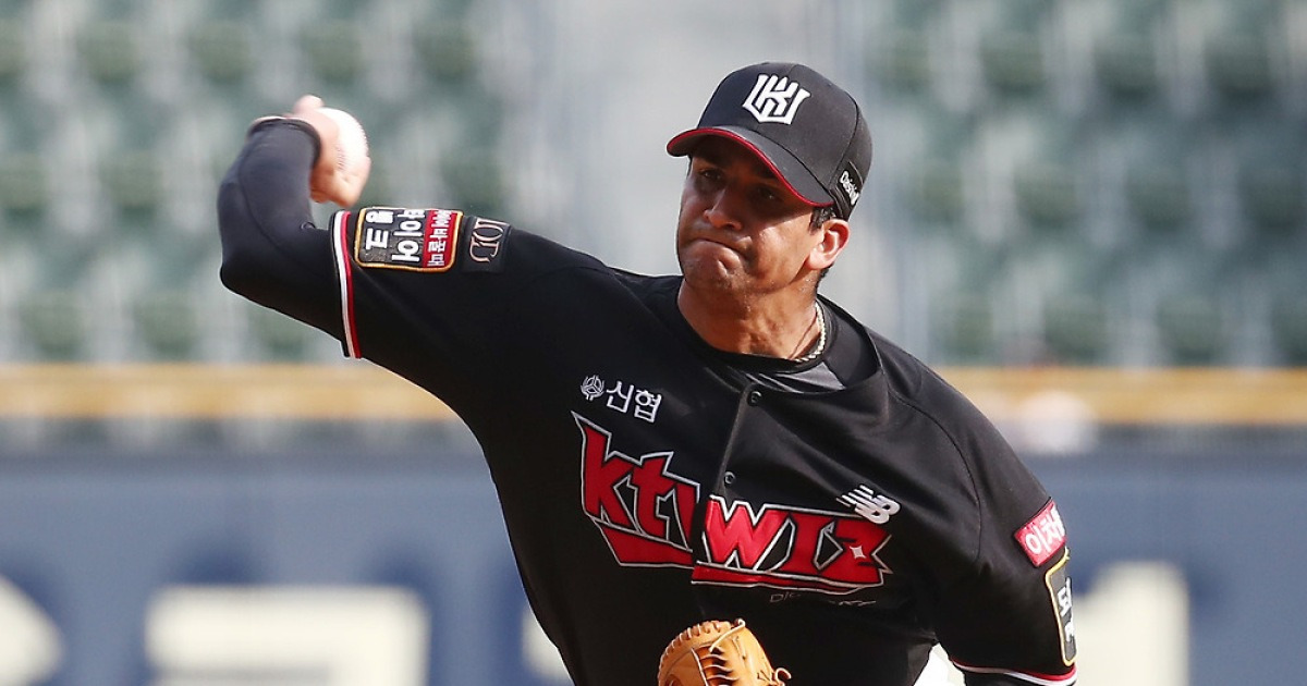 '대체 외인' KT 쿠에바스-롯데 윌커슨, 8월 MVP 경쟁
