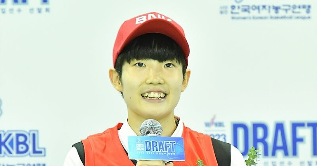 [JB포토] WKBL 드래프트, BNK썸 효성여고 김정은 지명 (1라운드 2순위)