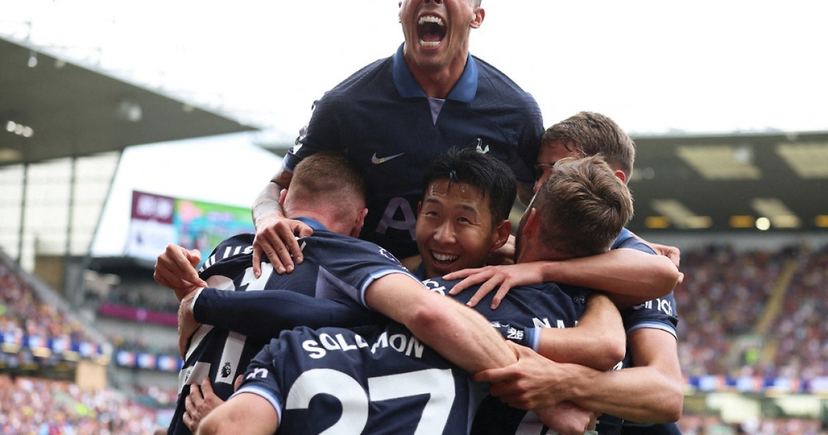 'SON톱의 위엄'. EPL 4R 최고의 공격수. 베스트 11에 엘링 홀란도 제쳤다. 英 매체 "SON, 논쟁 필요없는 최고"