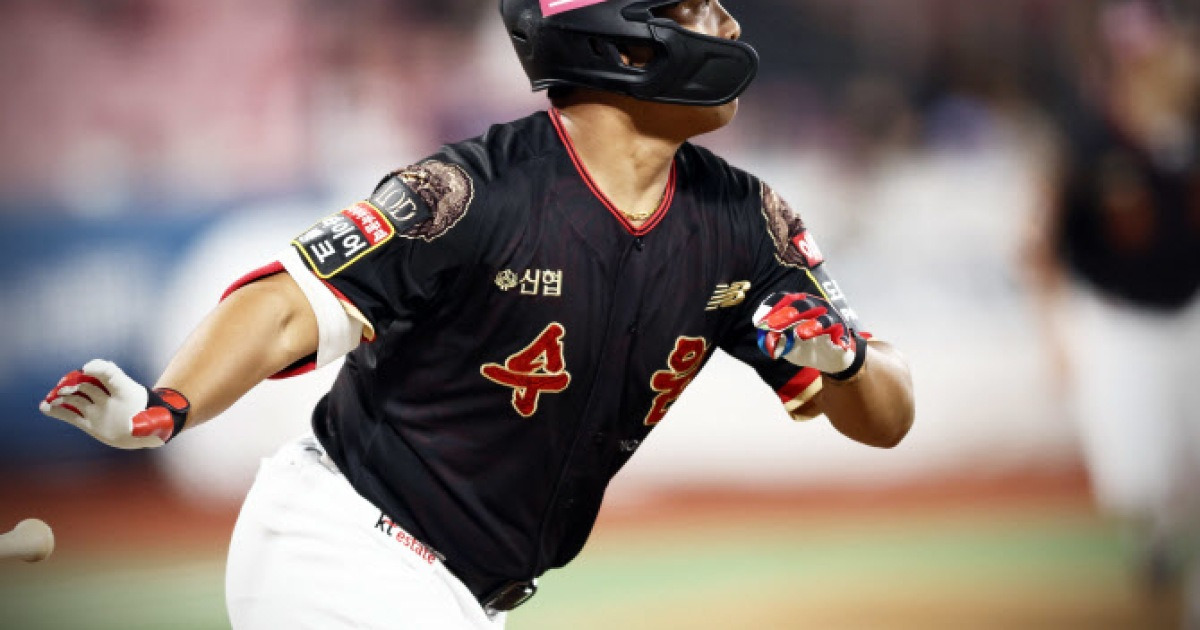 '강백호 대타 만루홈런' 2위 KT, SSG 마운드 초토화 대승