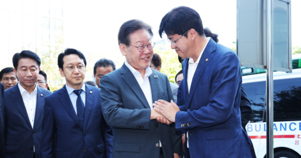 단식 10일차 이재명 수원지검 출석…대북송금 의혹 피의자 신분