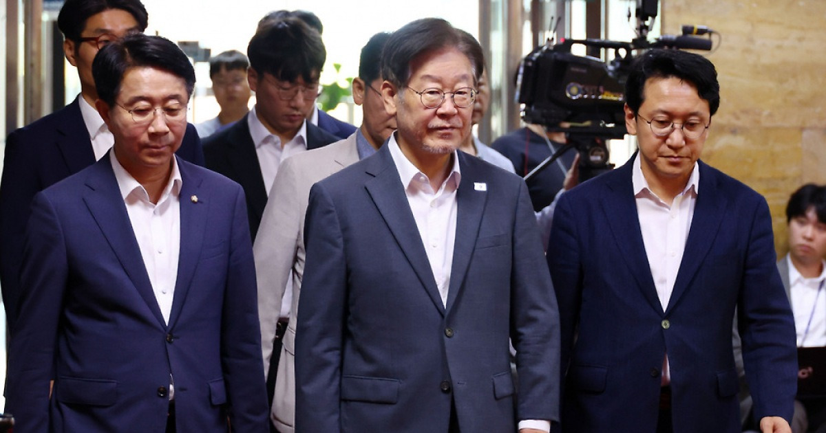 이재명 檢 출석…증거 1개도 찾지 못해…국민과 역사가 판단