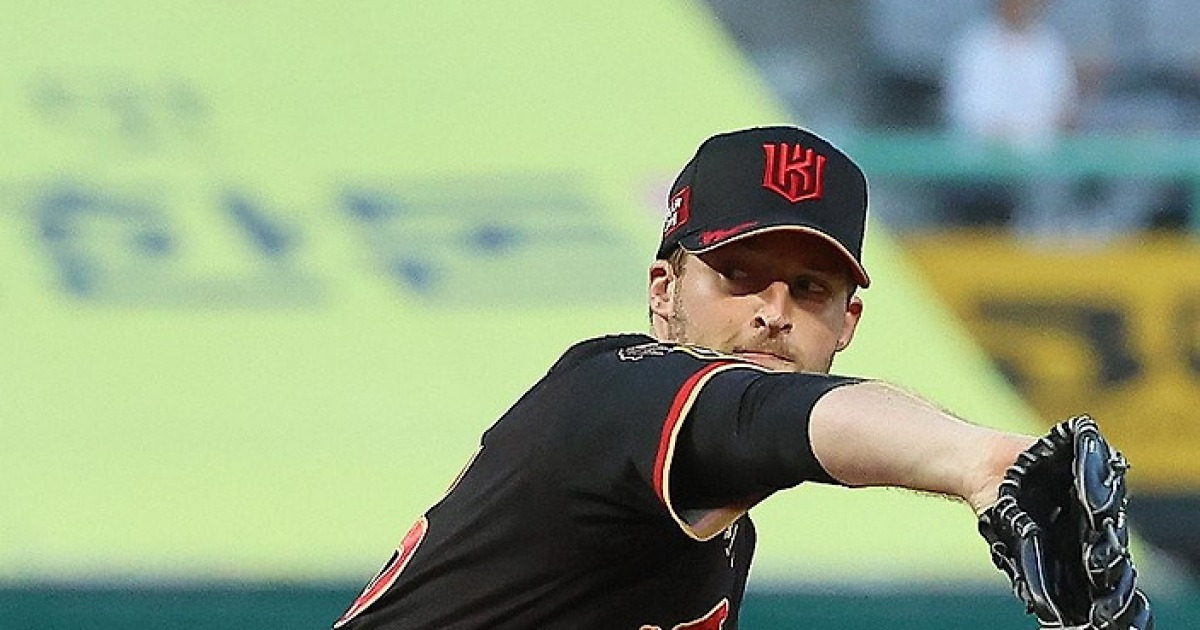 벤자민 완벽투·박병호 3타점…kt, SSG 꺾고 2위 수성(종합)