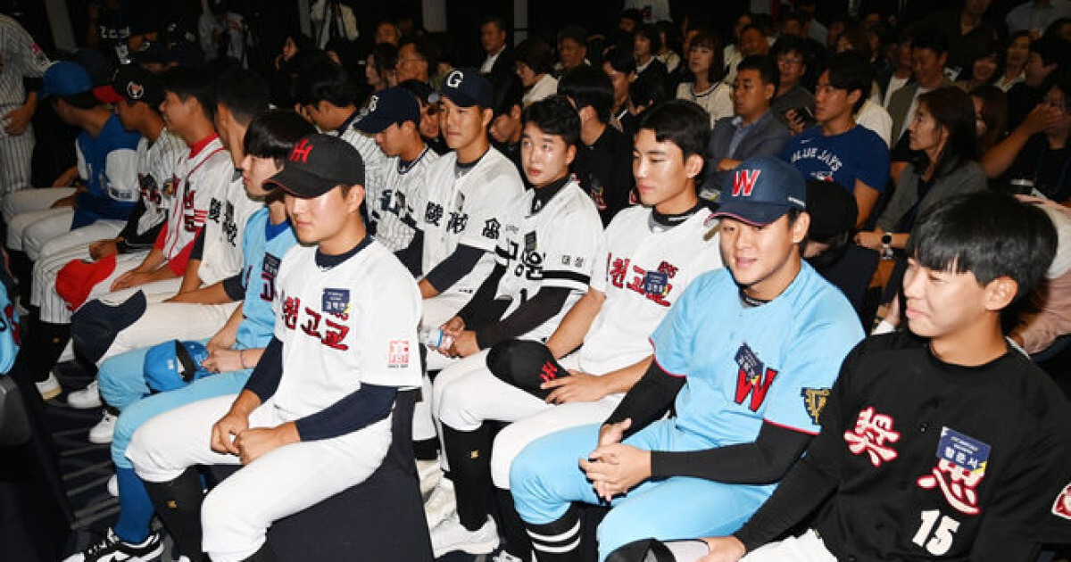 1R 고교투수→2·3R 대졸·야수 강세, 야구 꿈나무 110명 프로 유니폼 입었다 [신인 드래프트]
