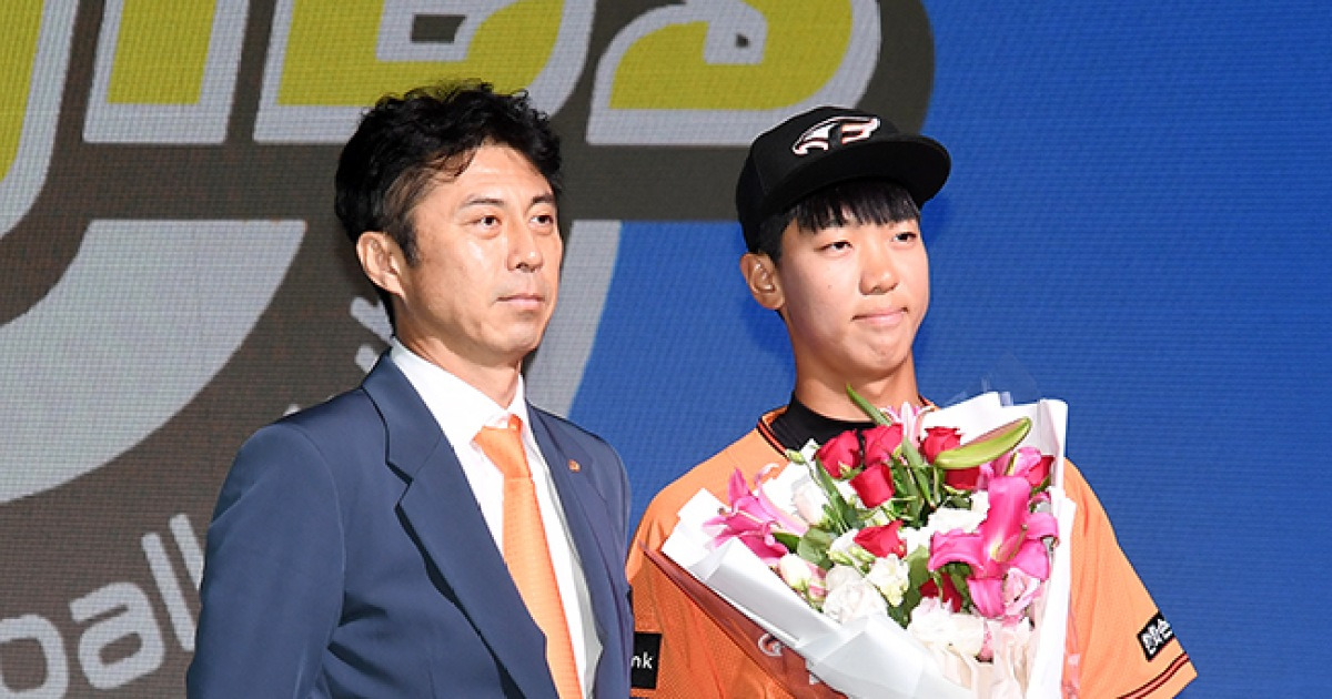 '1순위 황준서-2순위 김택연' 2024 KBO 신인 드래프트, 1R 지명 완료…투수 9명+야수 1명